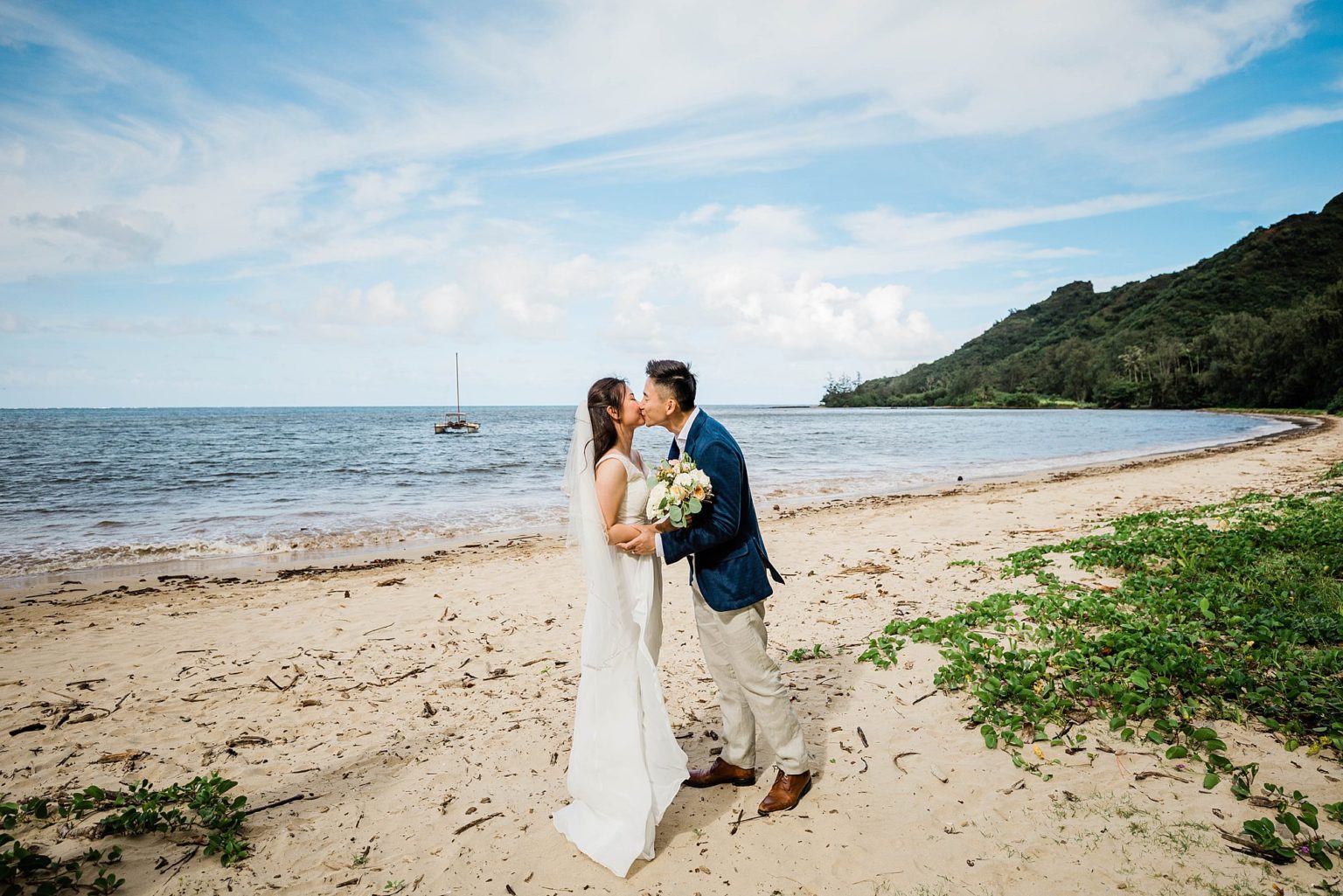 Hawaii Adventure Elopement | Jenny + Derek - chelseastratso.com